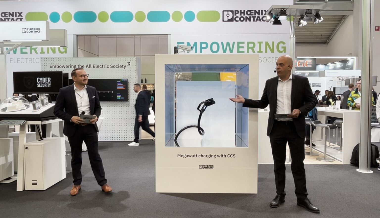 Launch event: Phoenix Contact presents CCS megawatt charging connectors ...